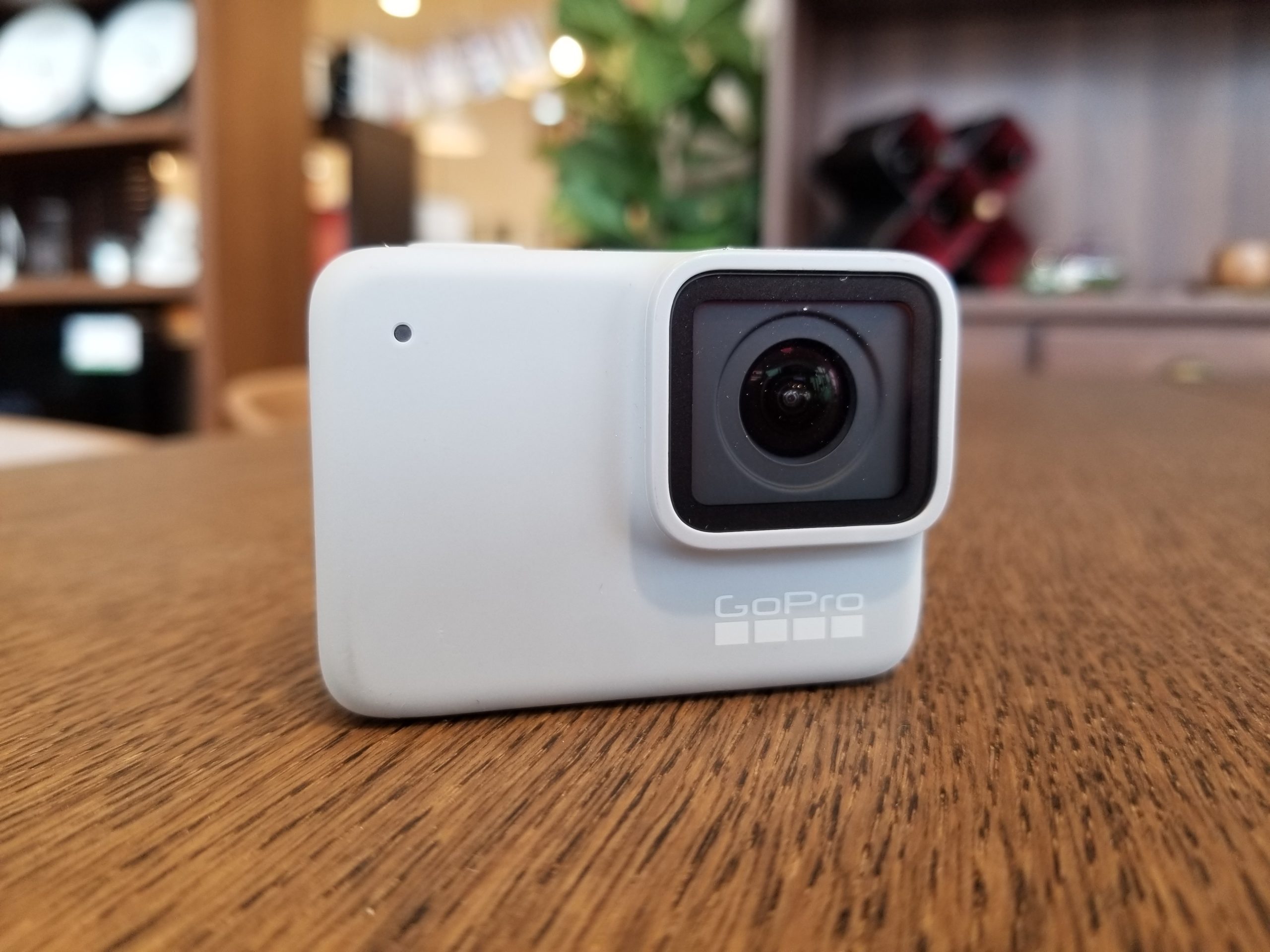 市場】【中古-非常に良い】 GoPro HERO7 White CHDHB-601-FW